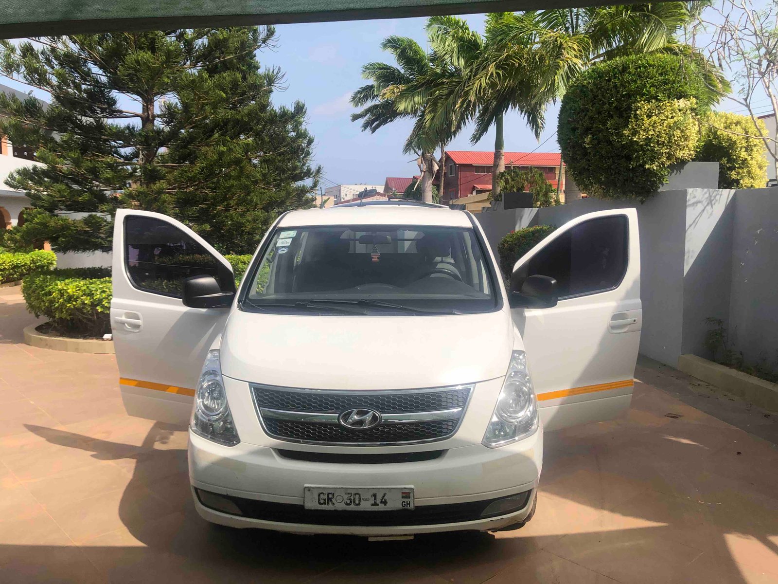 Hyundai, Starex, 2014, White for sale in Spintex, Greater Accra with ...